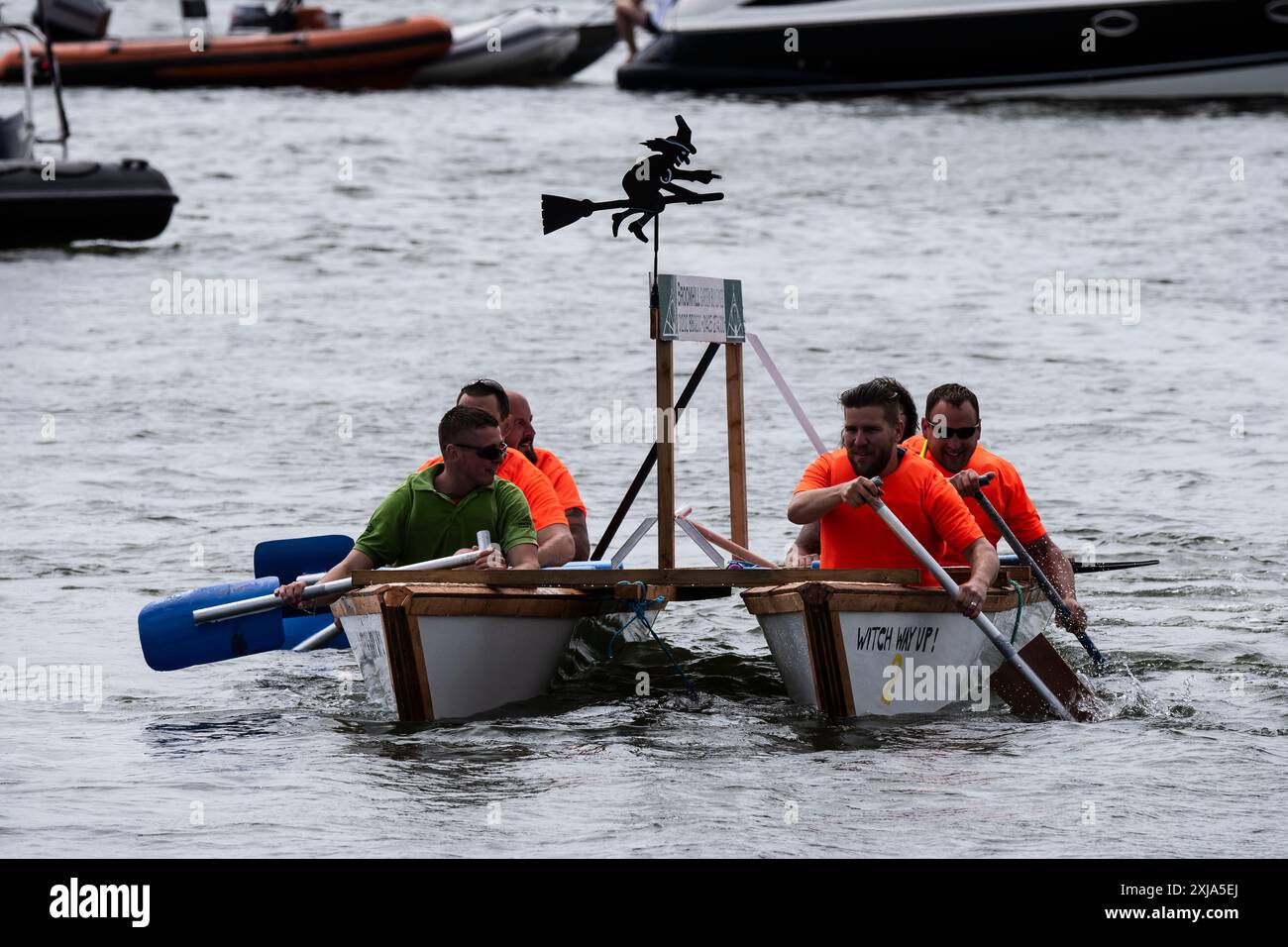 Family fun day raft race hi-res stock photography and images - Alamy