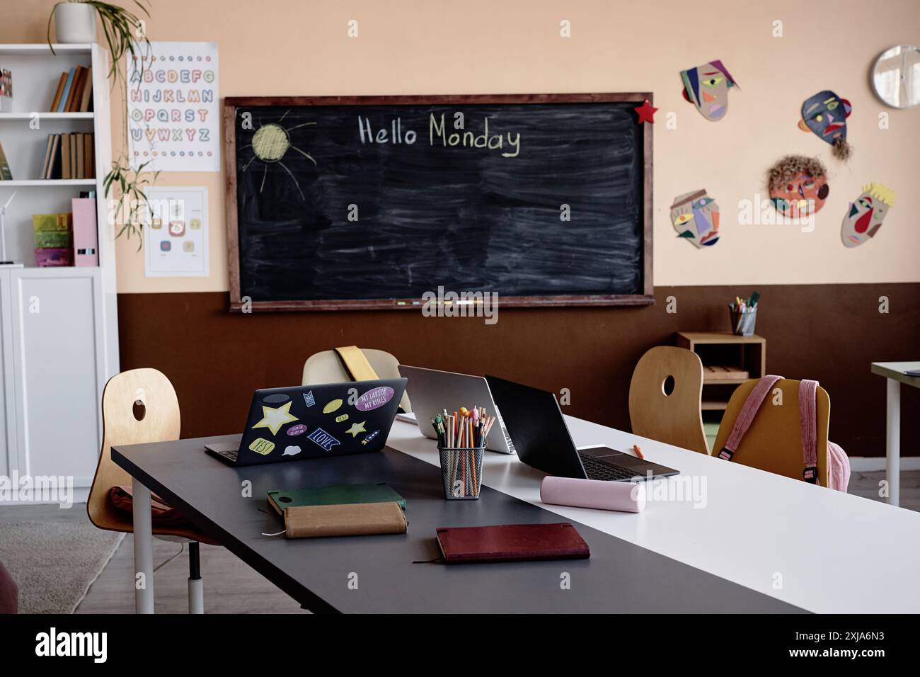 Background shot of empty primary school classroom with working desk ...