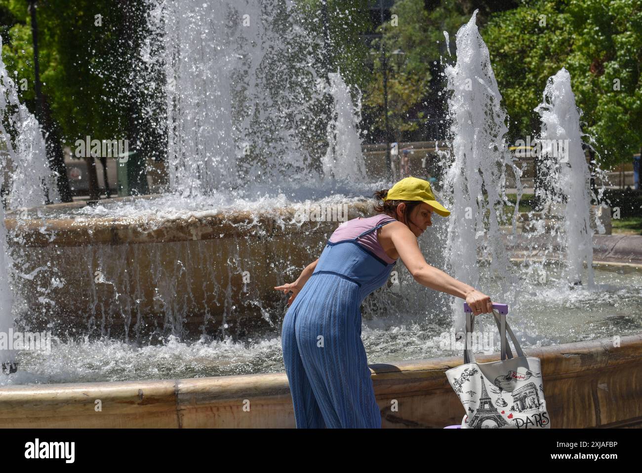 Prolonged heatwave nears peak in Athens A tourist tries to cool off at ...