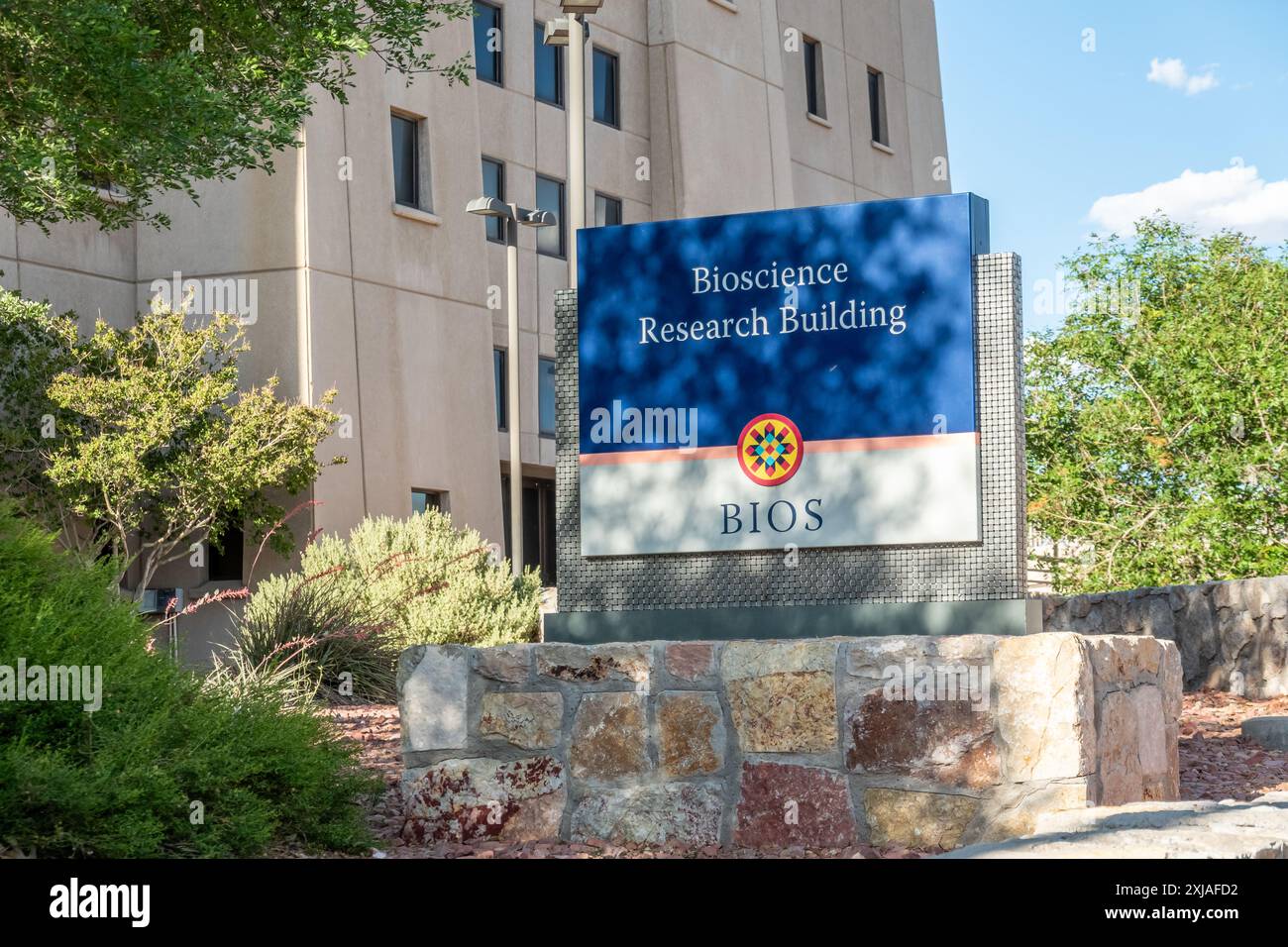 Biosciences research building hi-res stock photography and images - Alamy