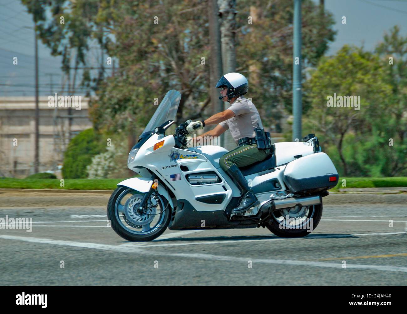 California highway patrol motorbike hi-res stock photography and images ...