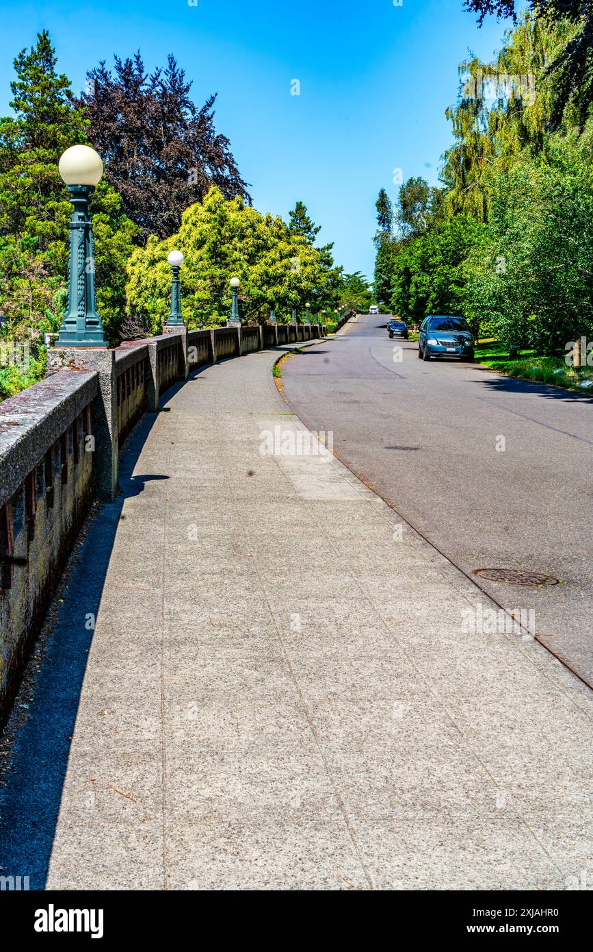 A view of a street in the Queen Anne Hill area of Seattle, Washington ...