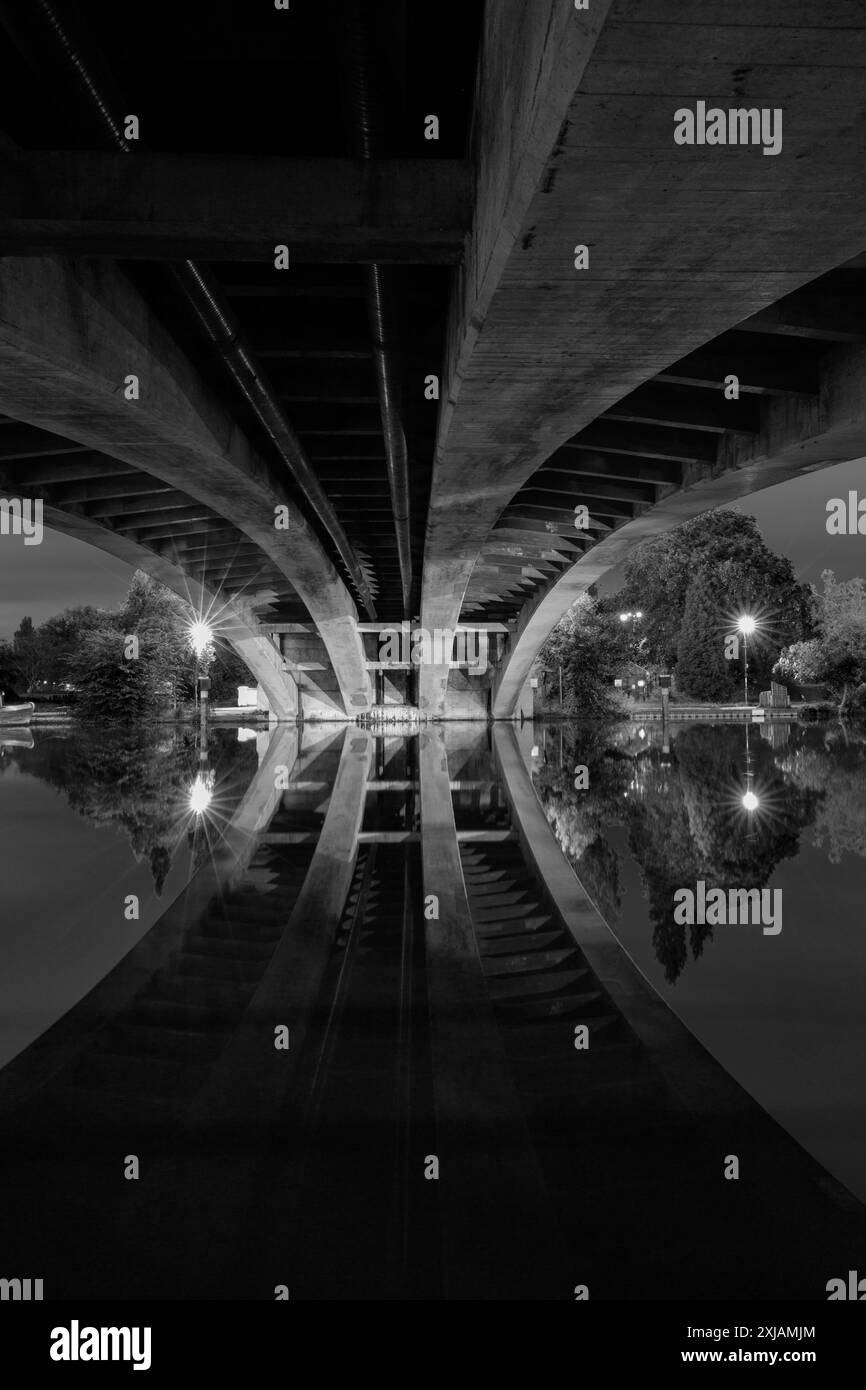 River bridge at night, Thames, Reading Stock Photo - Alamy