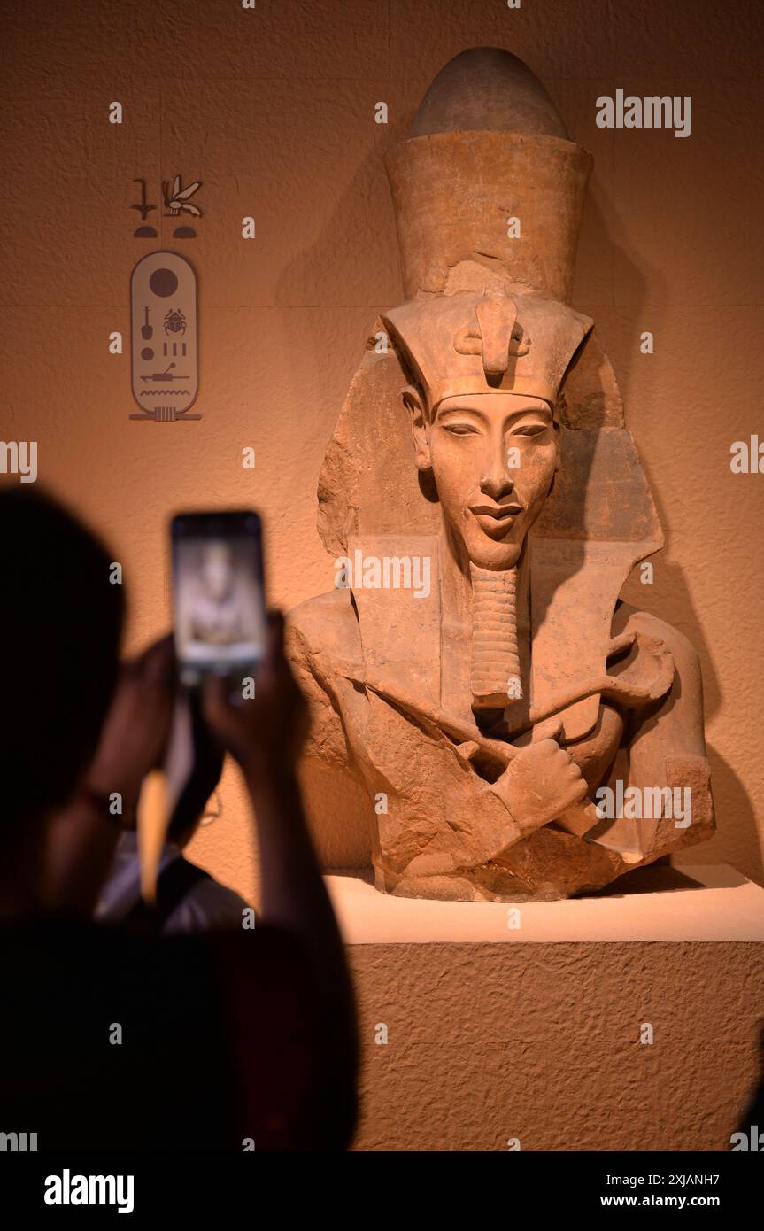 (240717) -- SHANGHAI, July 17, 2024 (Xinhua) -- A visitor takes photos ...