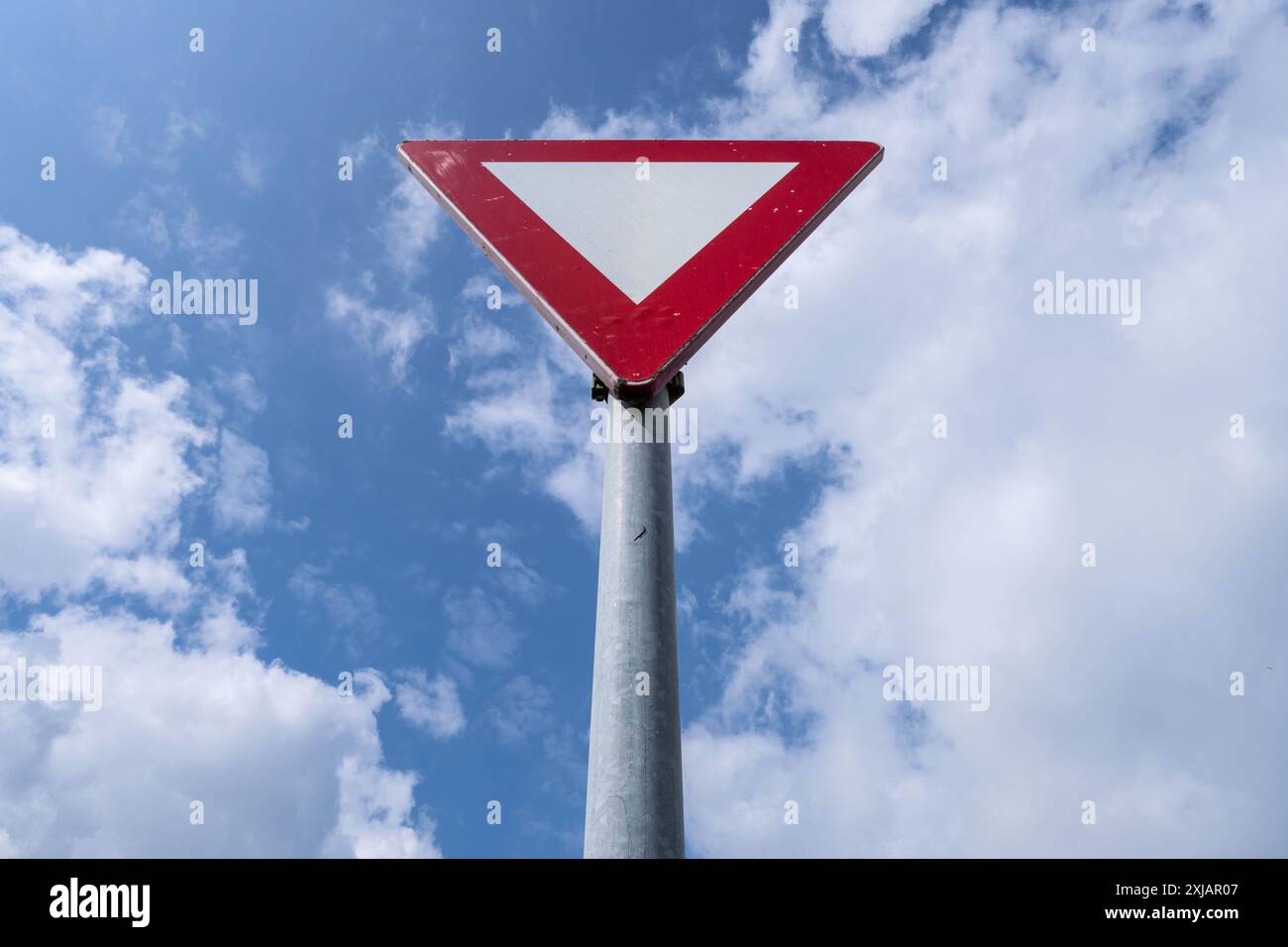 Dutch road sign: give way Stock Photo - Alamy