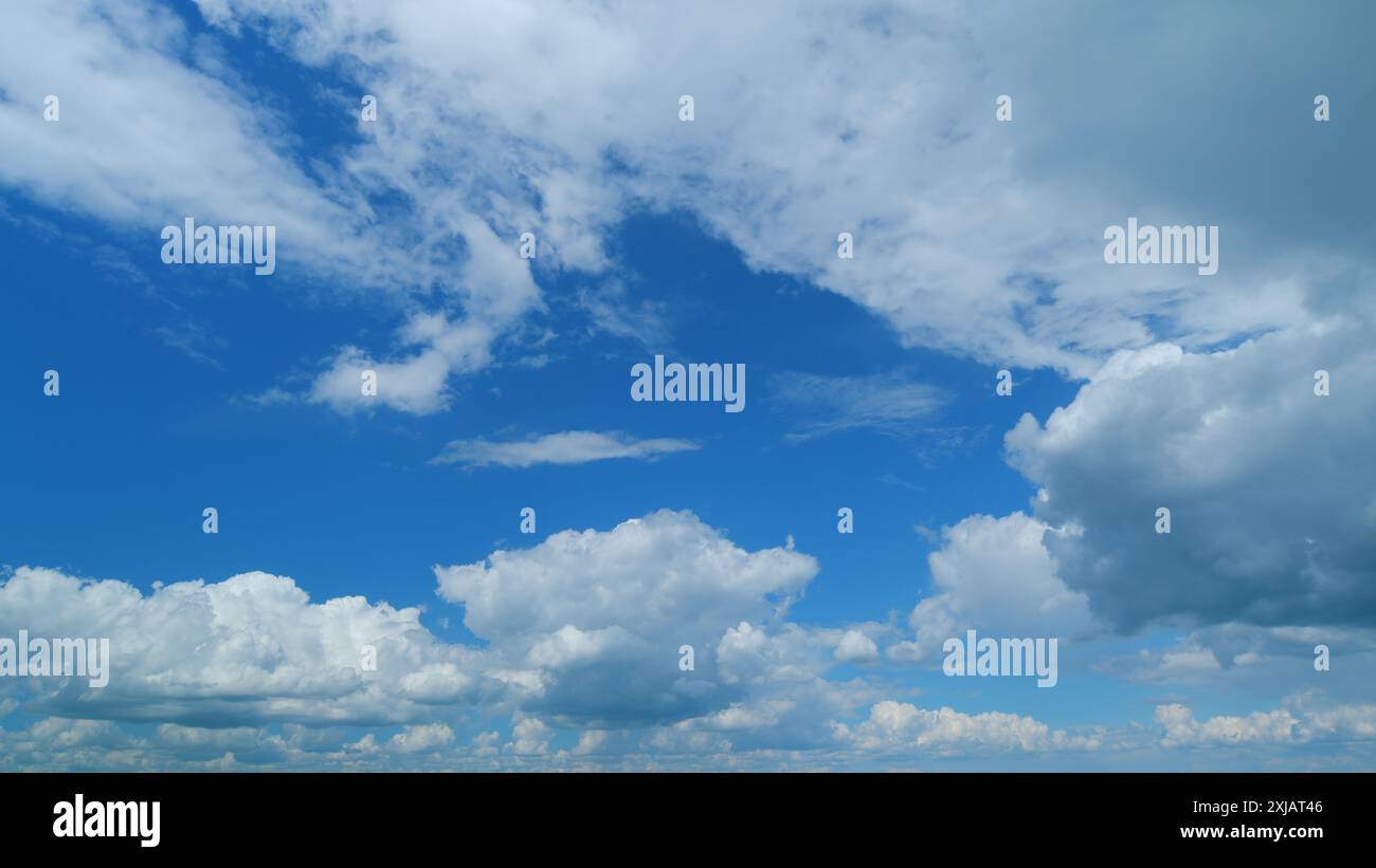 Rolling clouds timelapse hi-res stock photography and images - Alamy