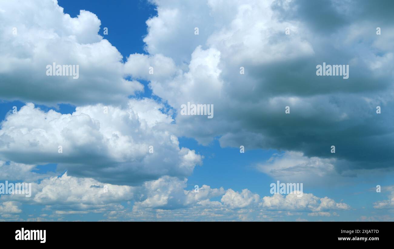 Time lapse thick fluffy clouds hi-res stock photography and images - Alamy