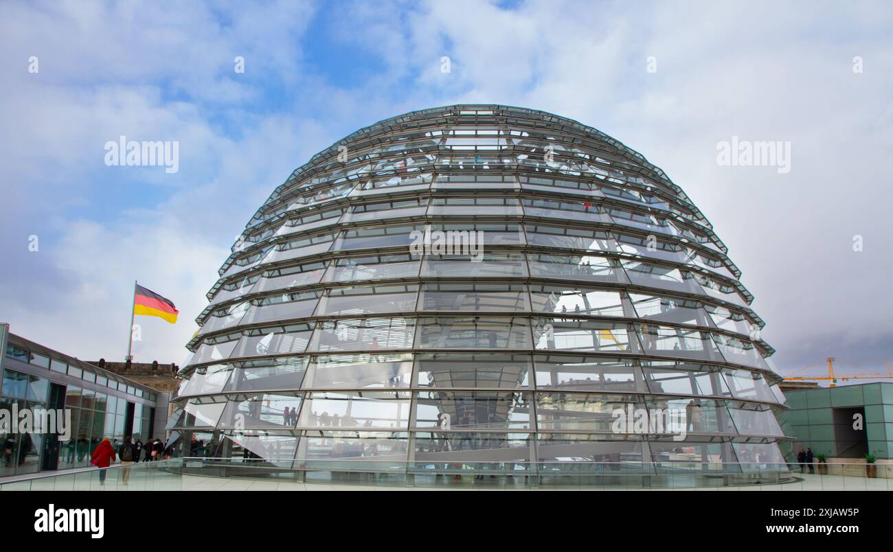 Historic building prominent dome hi-res stock photography and images ...