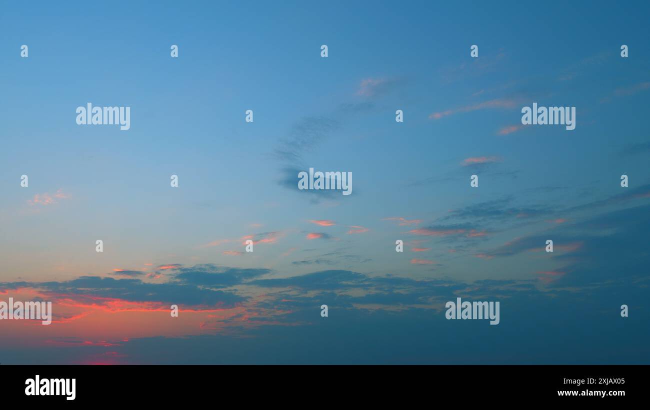 Time lapse cloud movement shape hi-res stock photography and images - Alamy