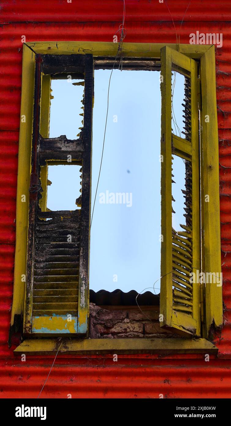 House with plane glass window hi-res stock photography and images - Alamy