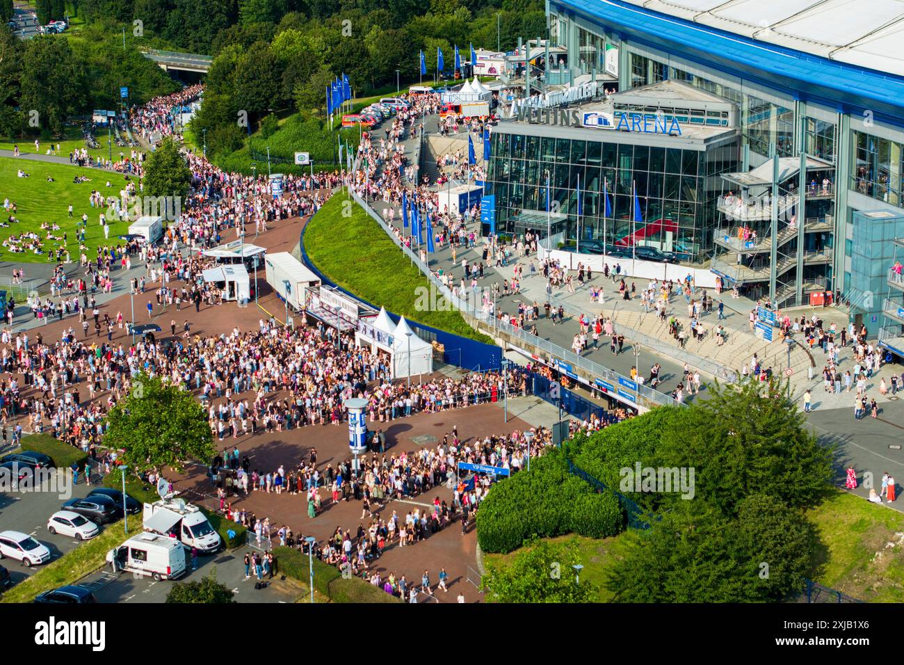 Gelsenkirchen, Germany. 17th July, 2024. Long queues have formed at the ...