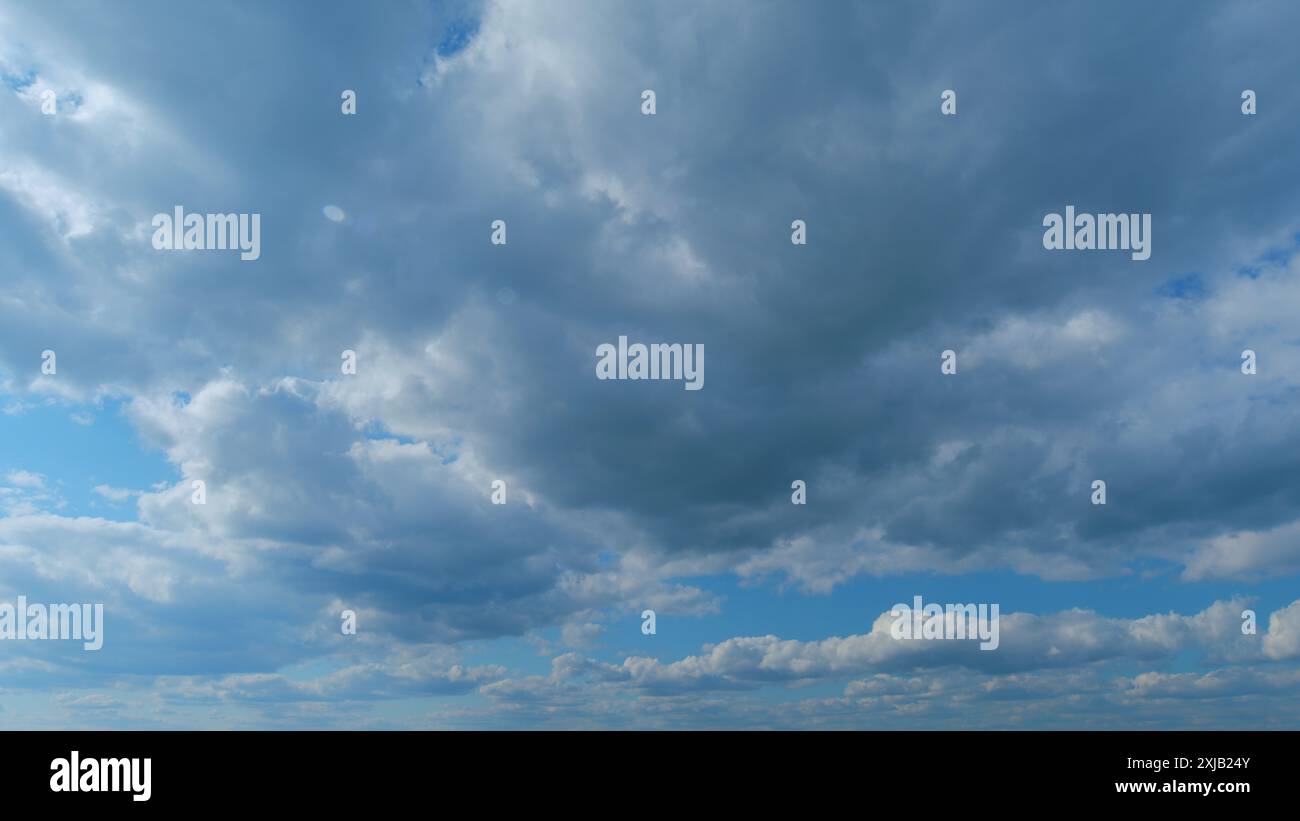 Time lapse cloud formation hi-res stock photography and images - Alamy