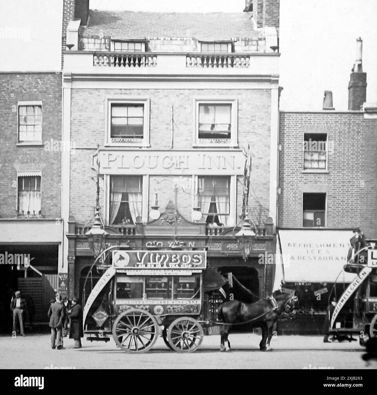 London bus pub Black and White Stock Photos & Images - Alamy