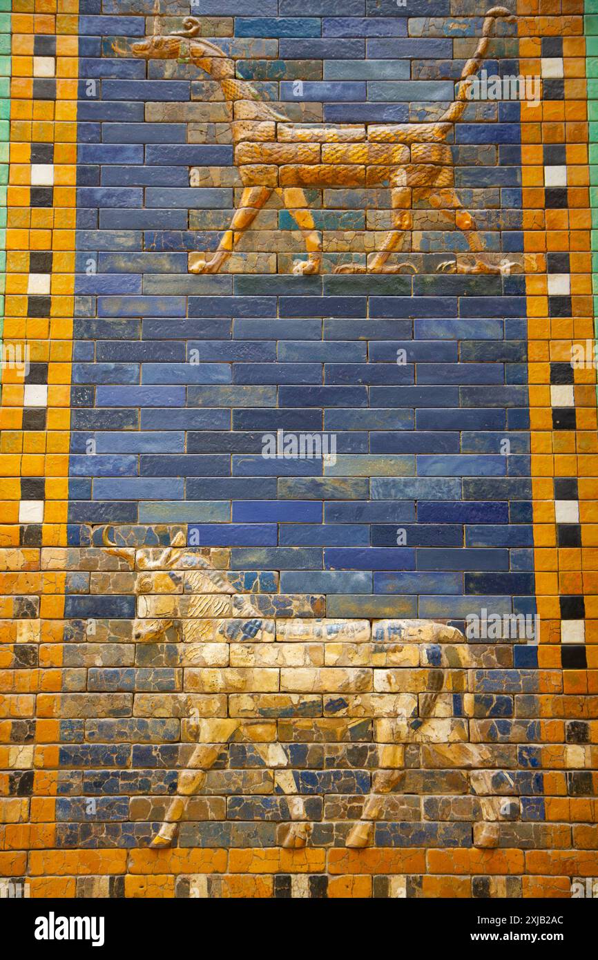 Ishtar gate dragon hi-res stock photography and images - Alamy
