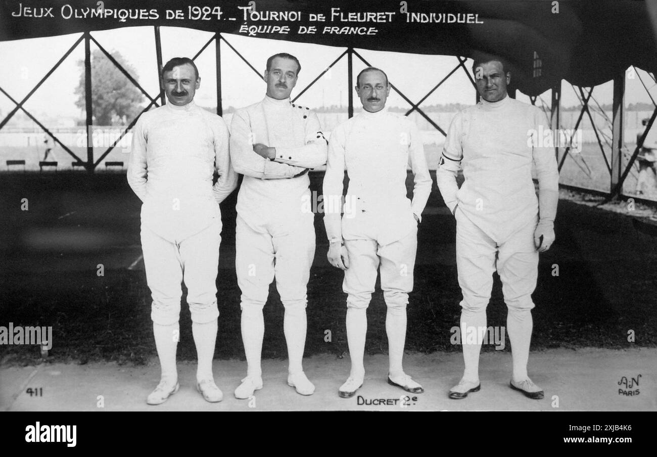 Team fencing hi-res stock photography and images - Alamy