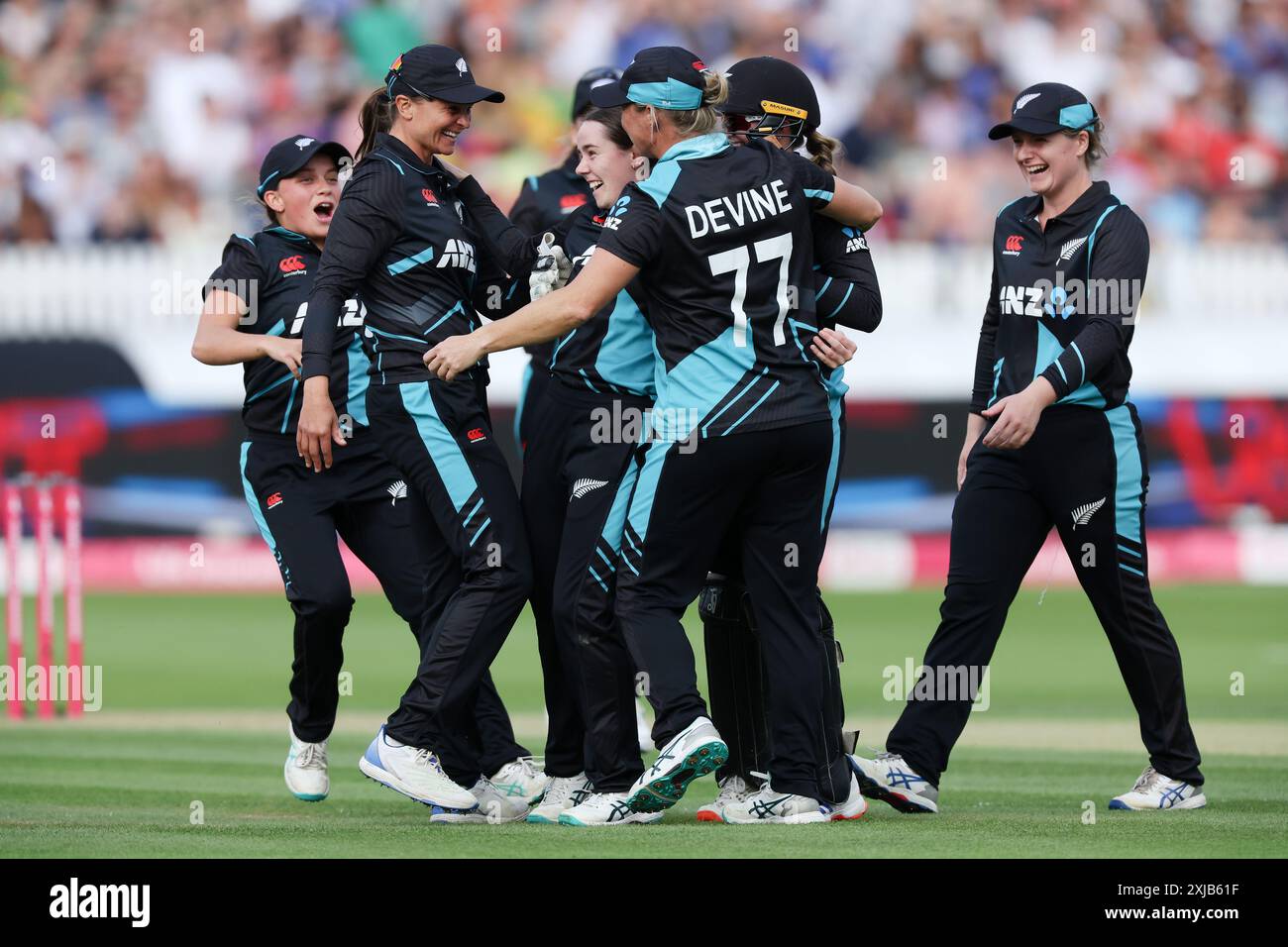 New Zealand's Fran Jonas (centre) celebrates with team-mates after ...
