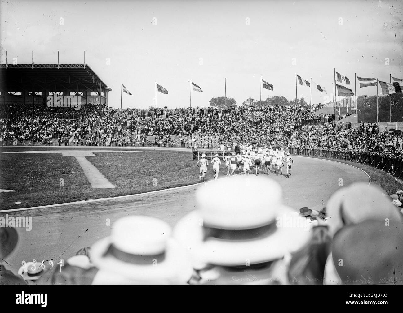 Paris 1924 Summer Olympics Marathon Start - The 1924 Paris Olympics ...