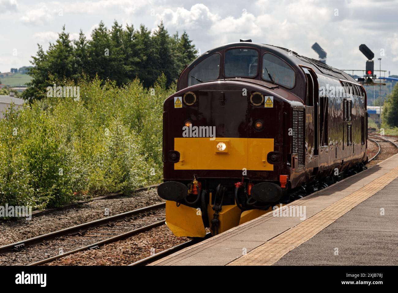 37706 heading through platform 2 at Blackburn railway station, working ...