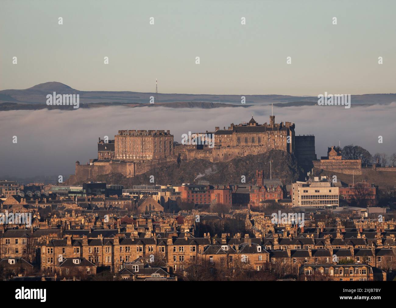 Fog covering castle hi-res stock photography and images - Alamy