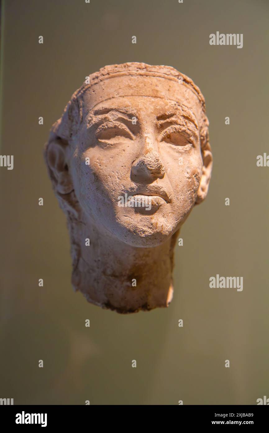 Real faces of egyptian antiquity hi-res stock photography and images ...