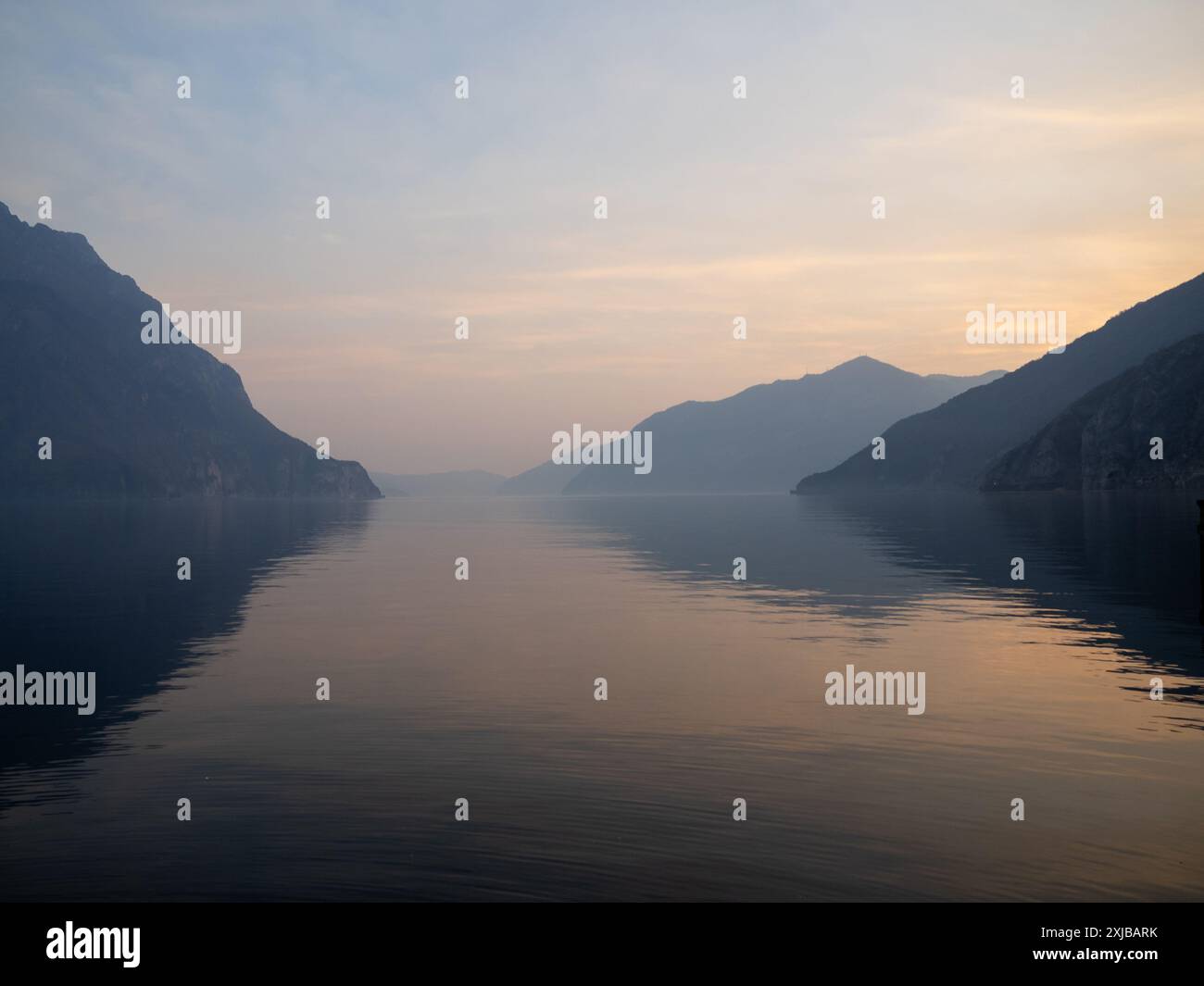 Lago d'Iseo at dusk in winter Stock Photo - Alamy