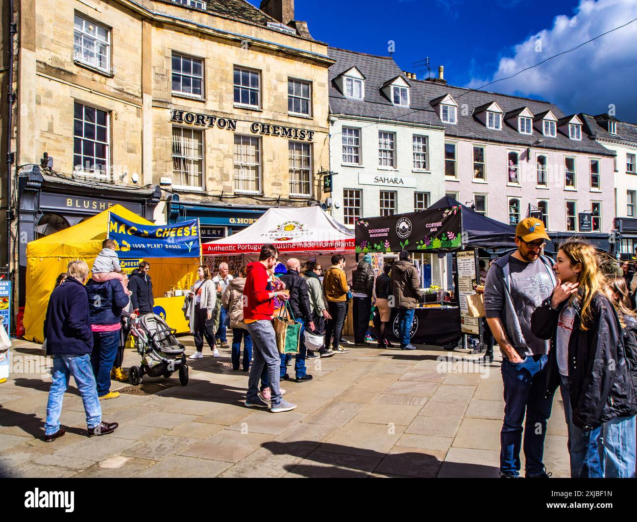 Cirencester town shoppers hi-res stock photography and images - Alamy