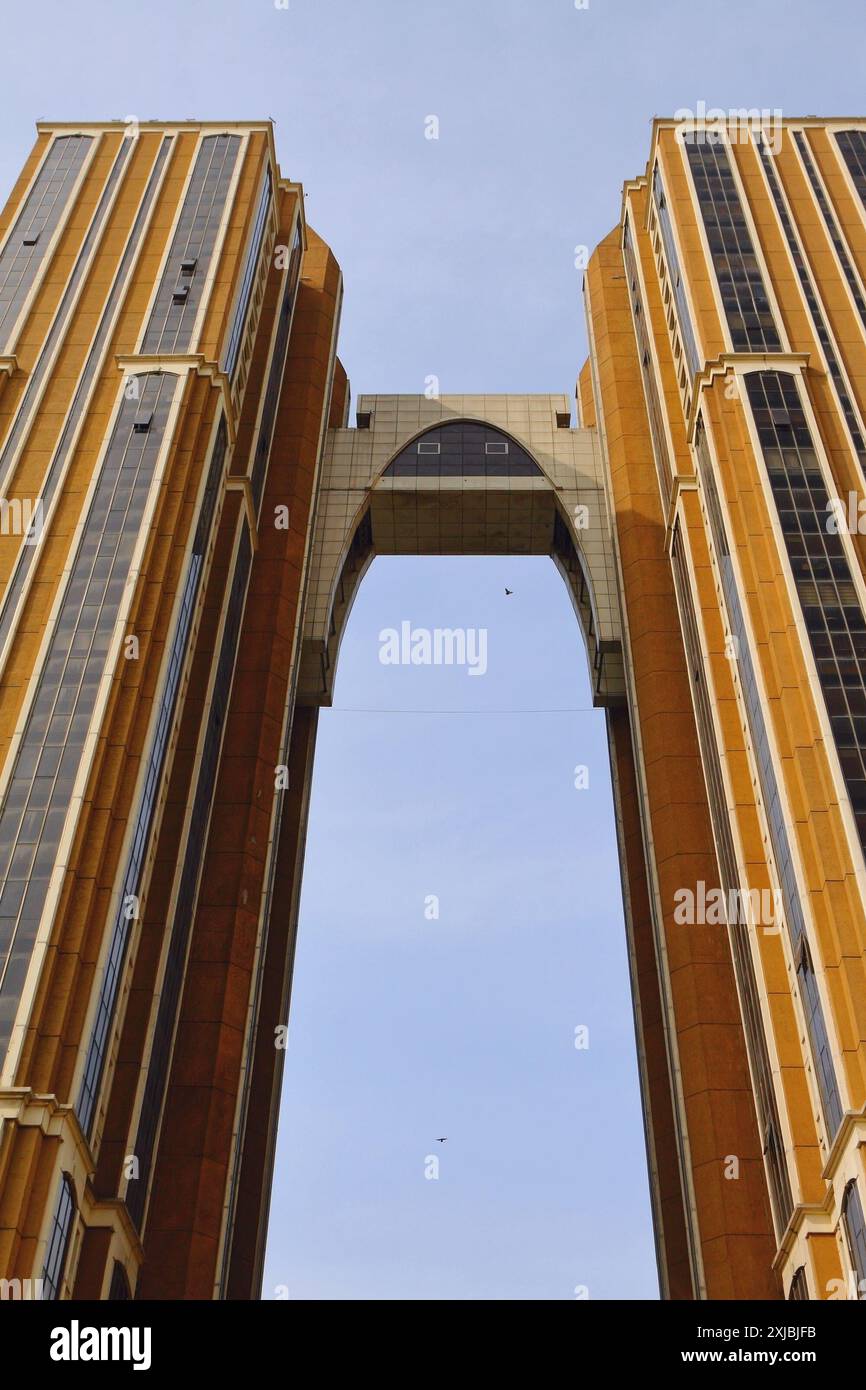 Financial district high rise towers hi-res stock photography and images ...