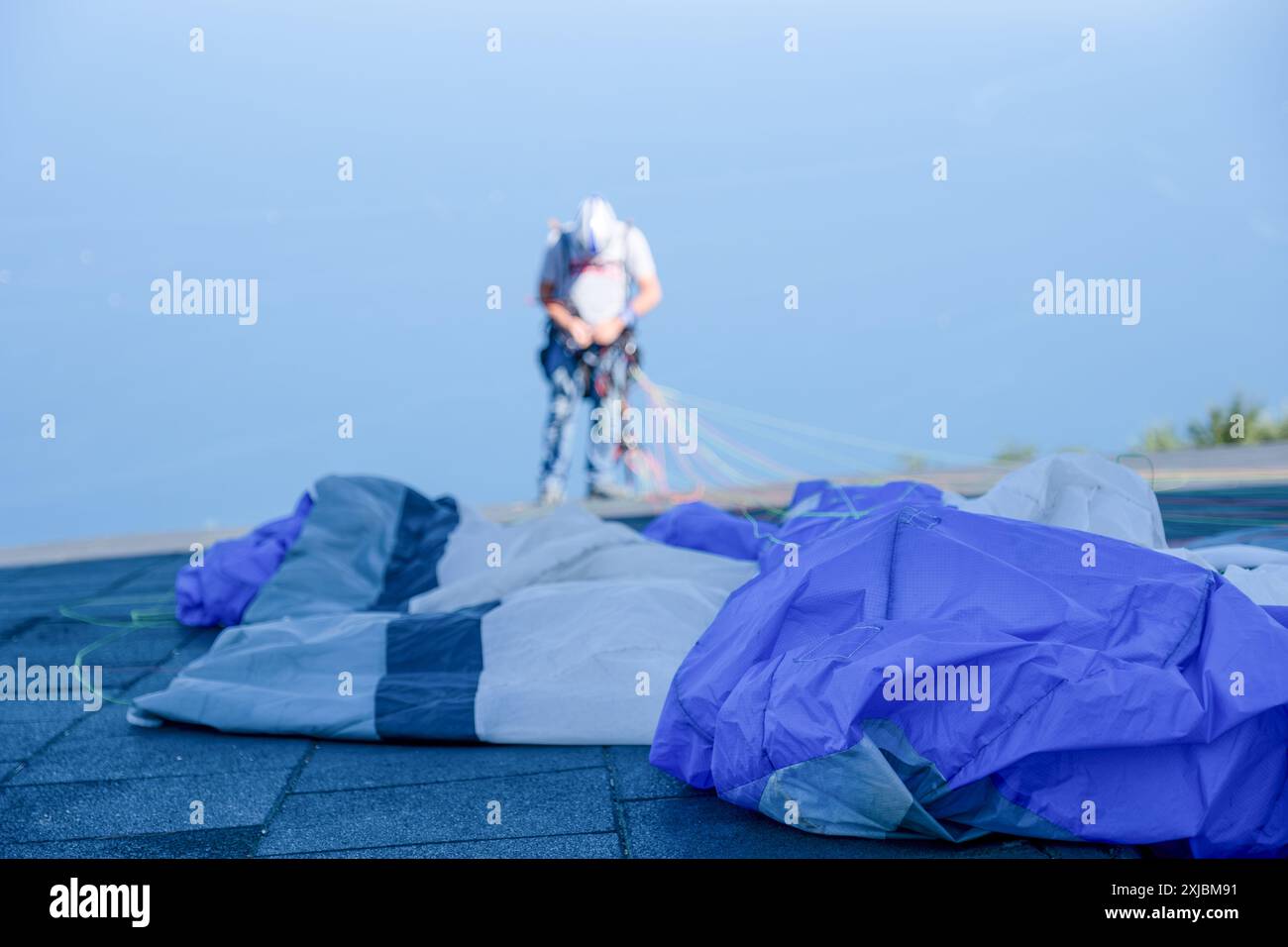 Athlete man running with parachute hi-res stock photography and images ...