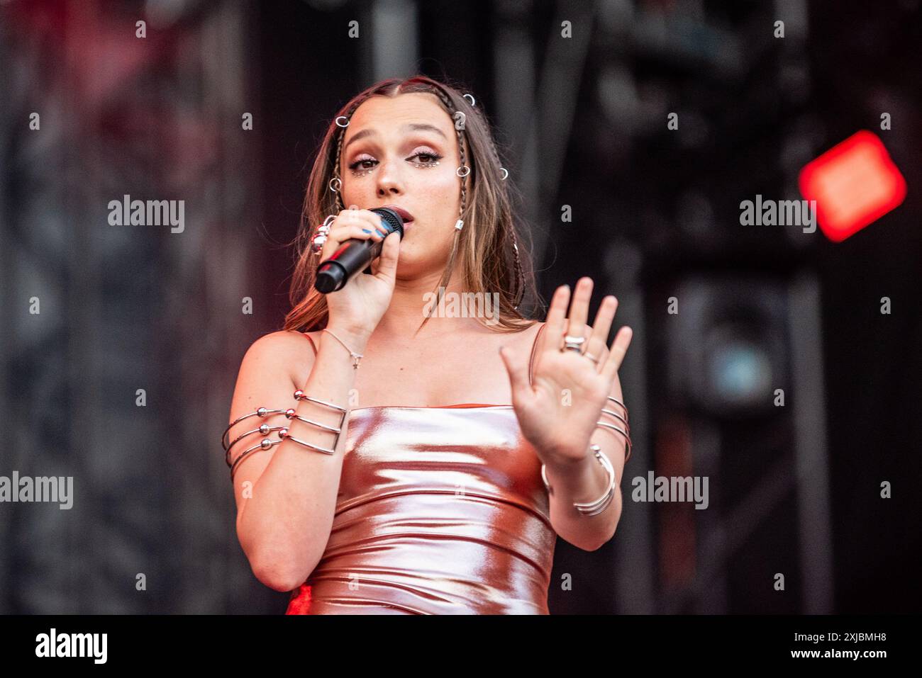 Sarah toscano hi-res stock photography and images - Alamy