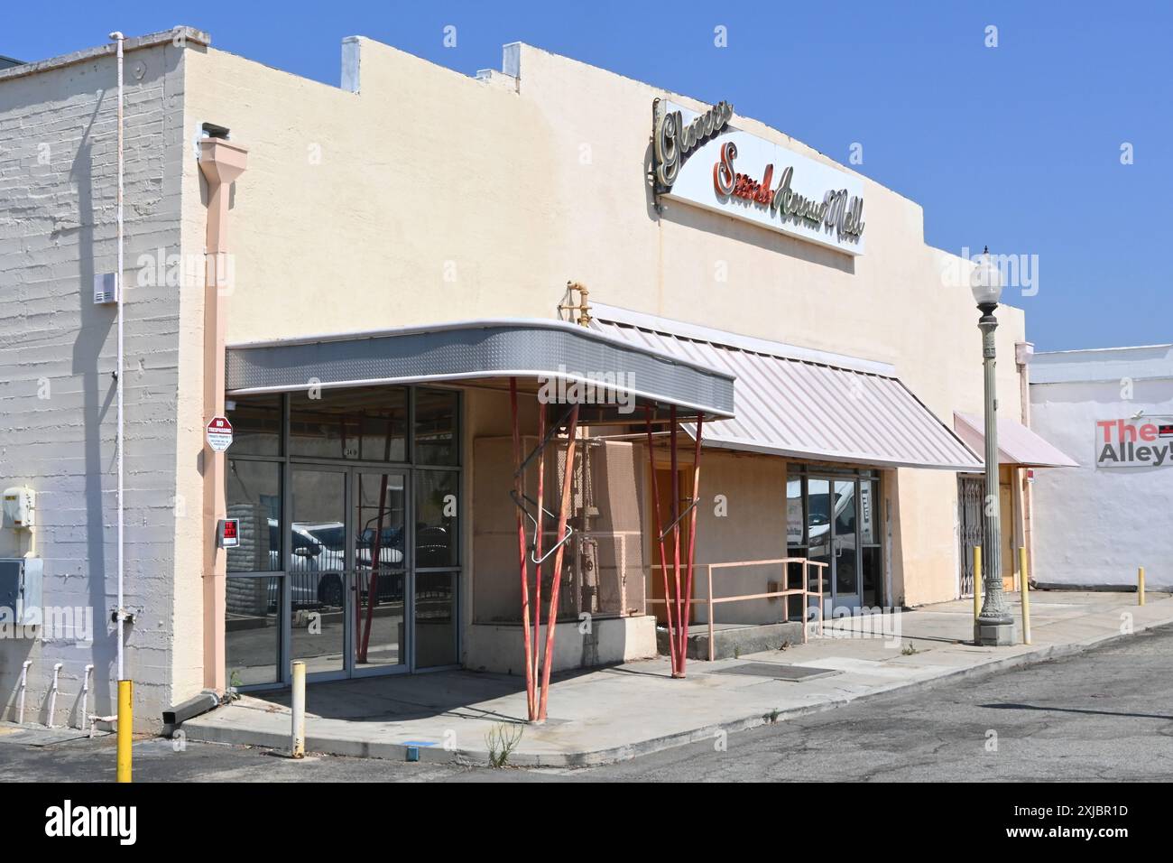 UPLAND, CALIFORNIA - 14 JULY 2024: The Glovers Second Avenue Mall ...