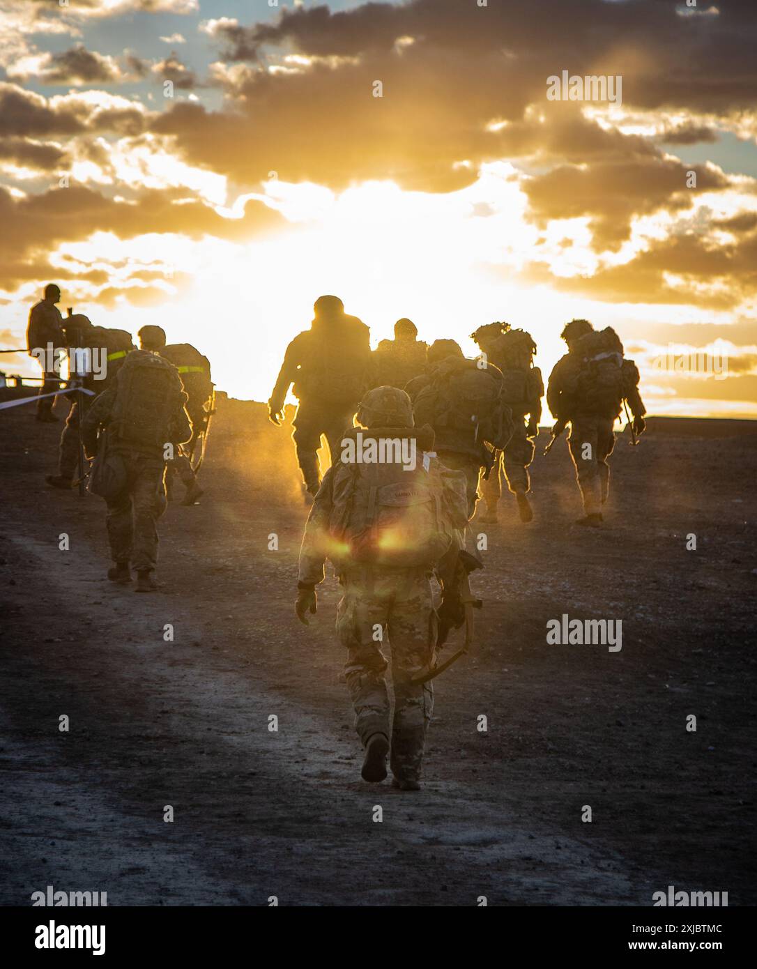 U S Army Soldiers Of 4th Infantry Division Press On Through The Final u-s-army-soldiers-of-4th-infantry-division-press-on-through-the-final