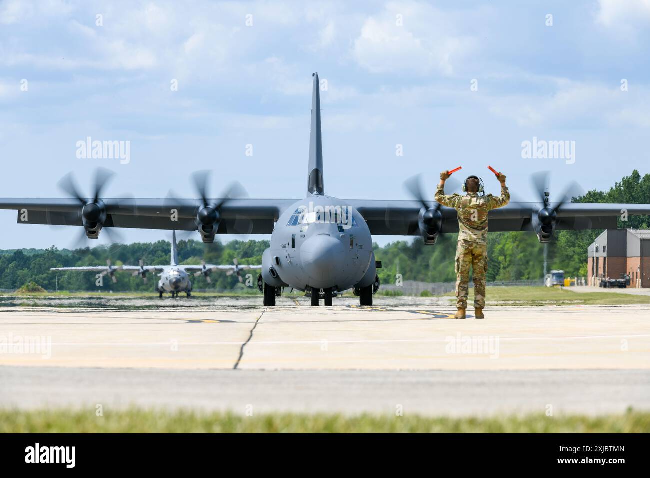 The 910th Airlift Wing’s first C-130J-30 Super Hercules aircraft is ...