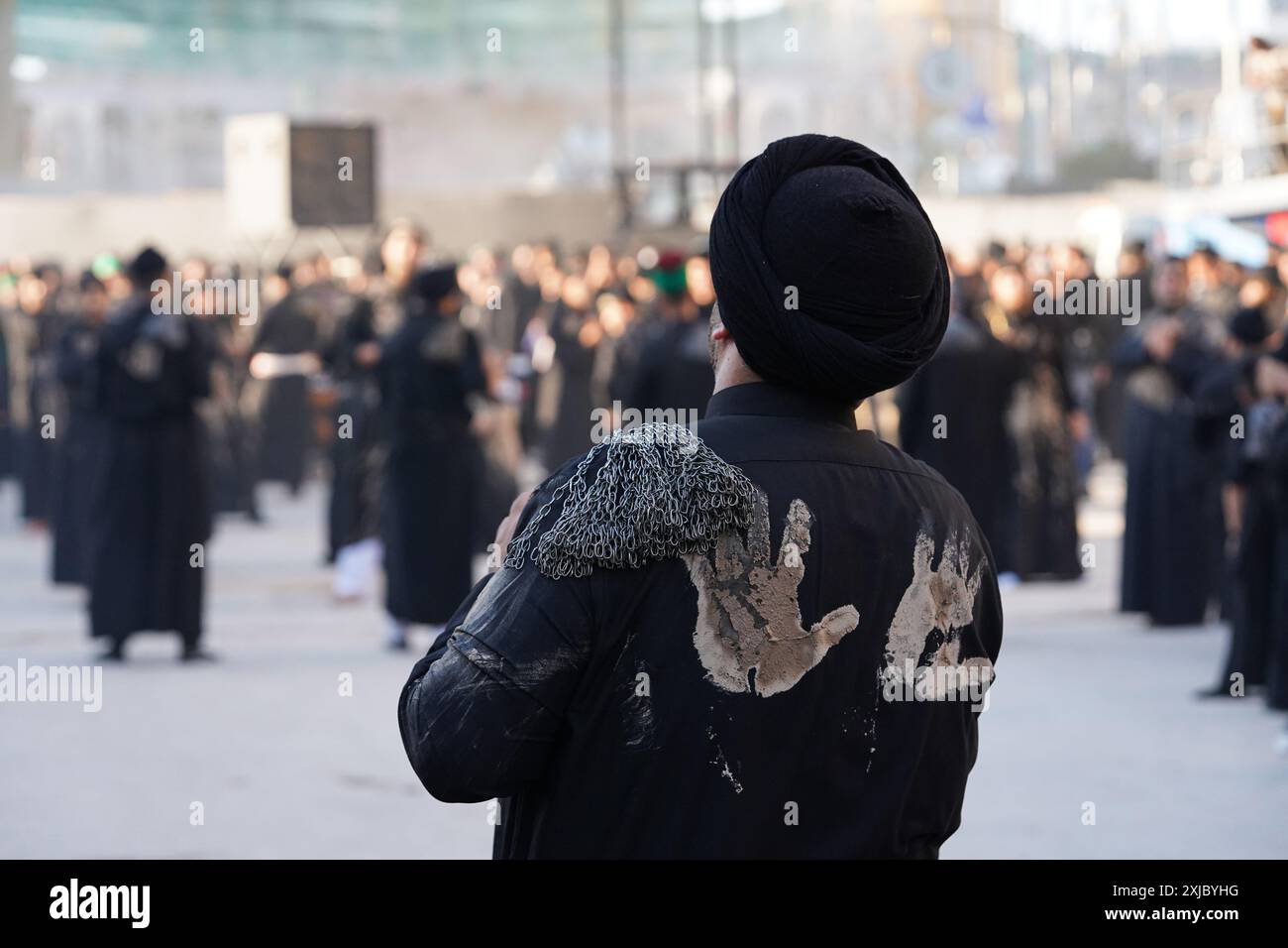 Karbala, Iraq. 16th July, 2024. An Iraqi Shiite Muslim man flogs ...