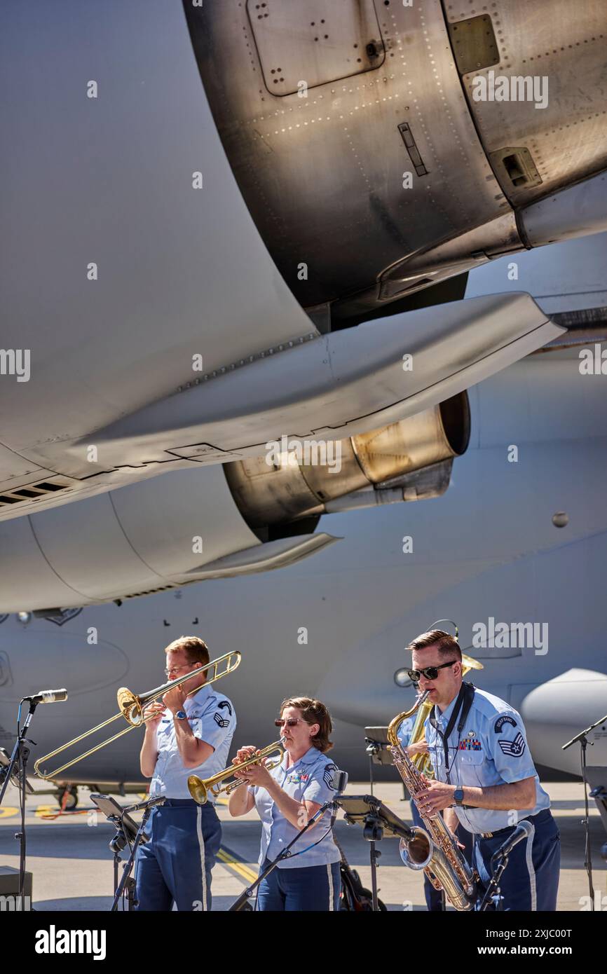 A US Air Force band plays music under the wing of a Boeing C-17 ...