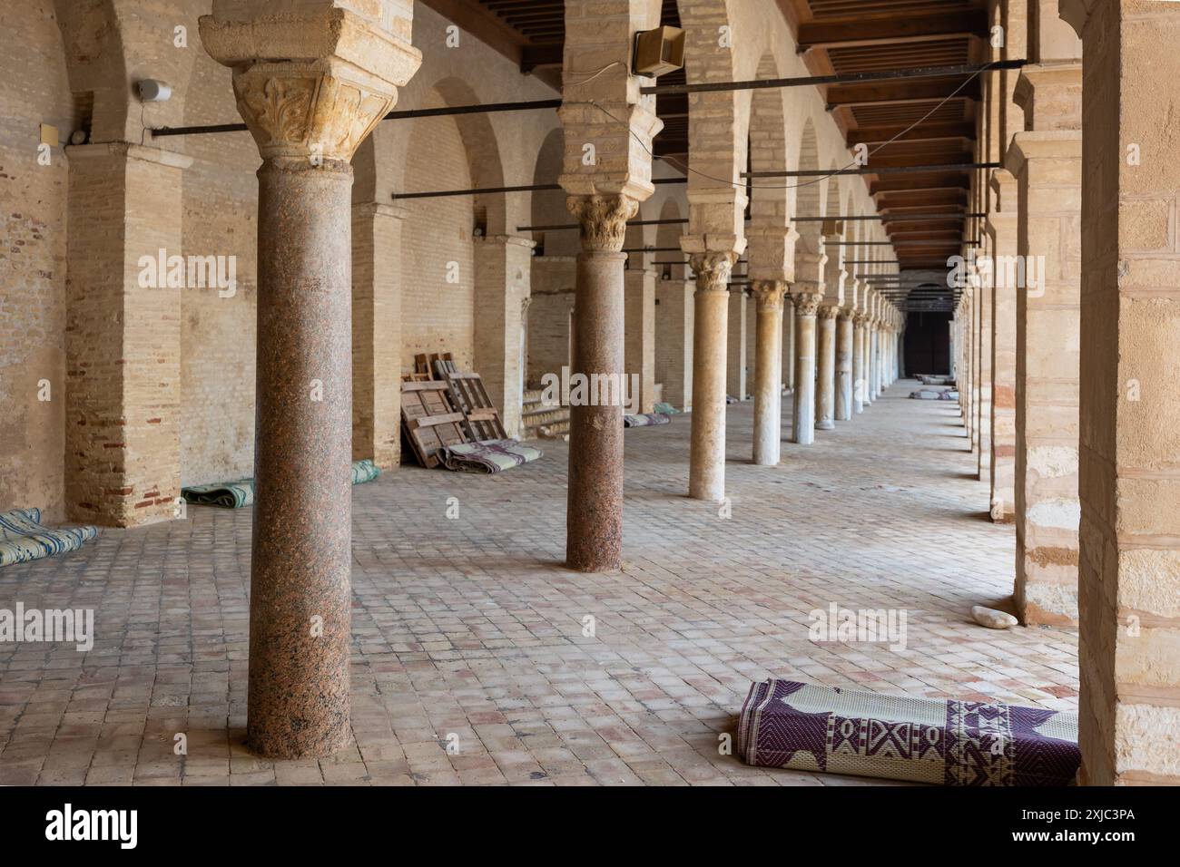 Courtyard of Great Mosque of Kairouan Stock Photo - Alamy