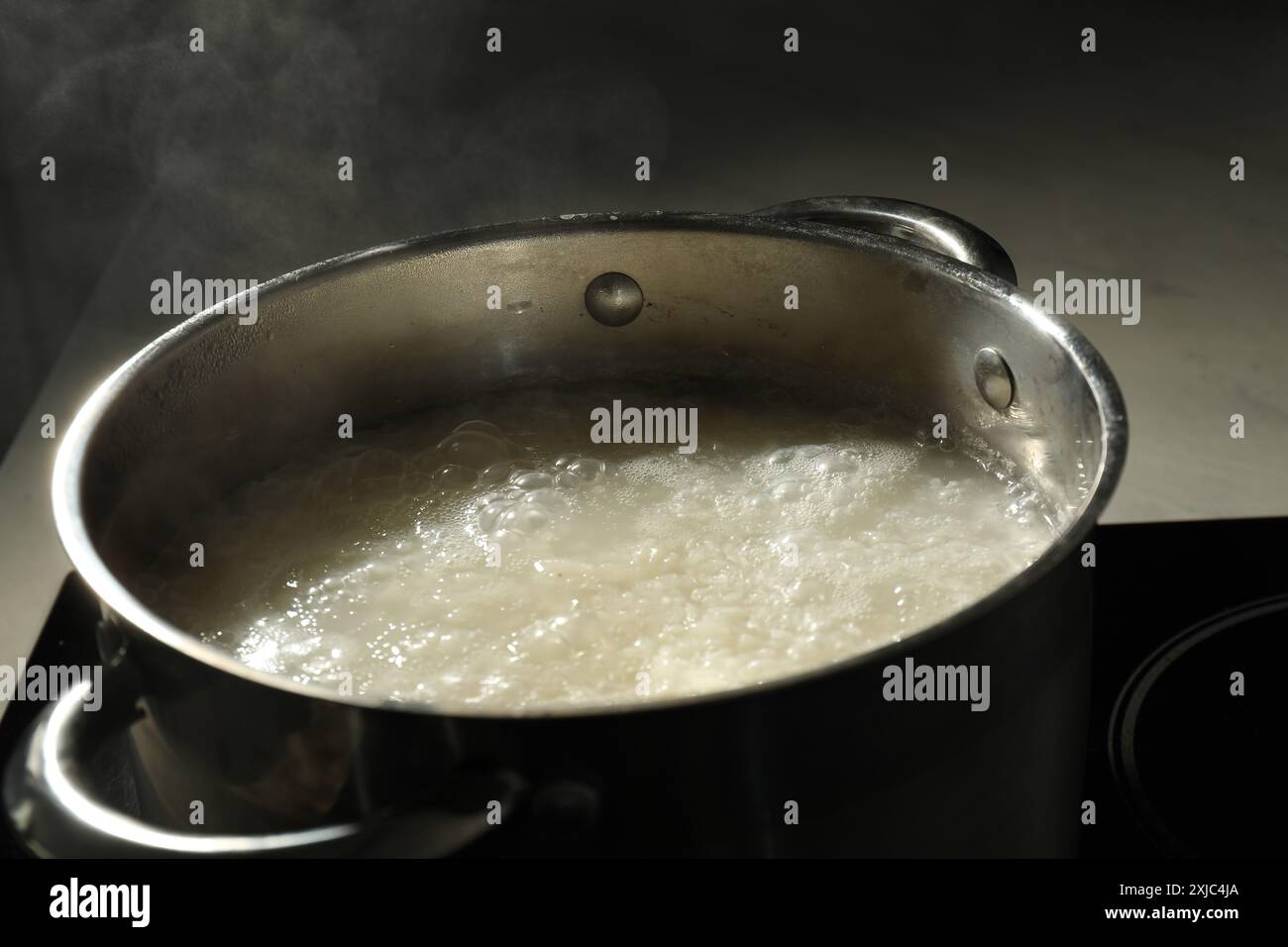Rice boiling pot hi-res stock photography and images - Alamy