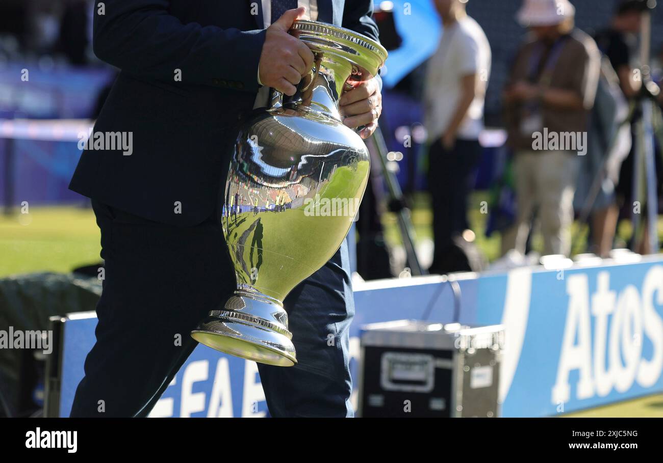 Uefa henri delaunay trophy hi-res stock photography and images - Alamy