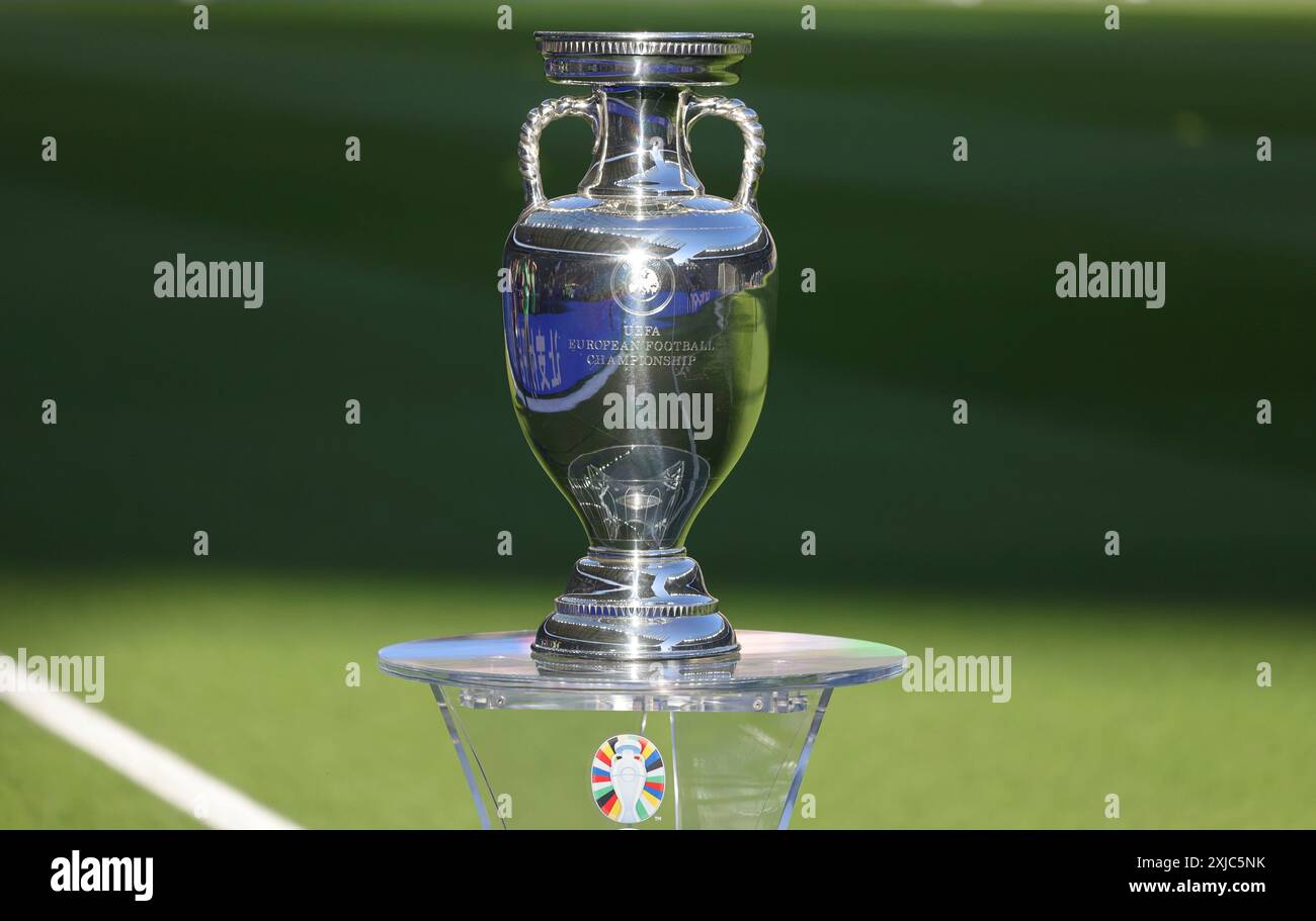 Uefa henri delaunay trophy hi-res stock photography and images - Alamy