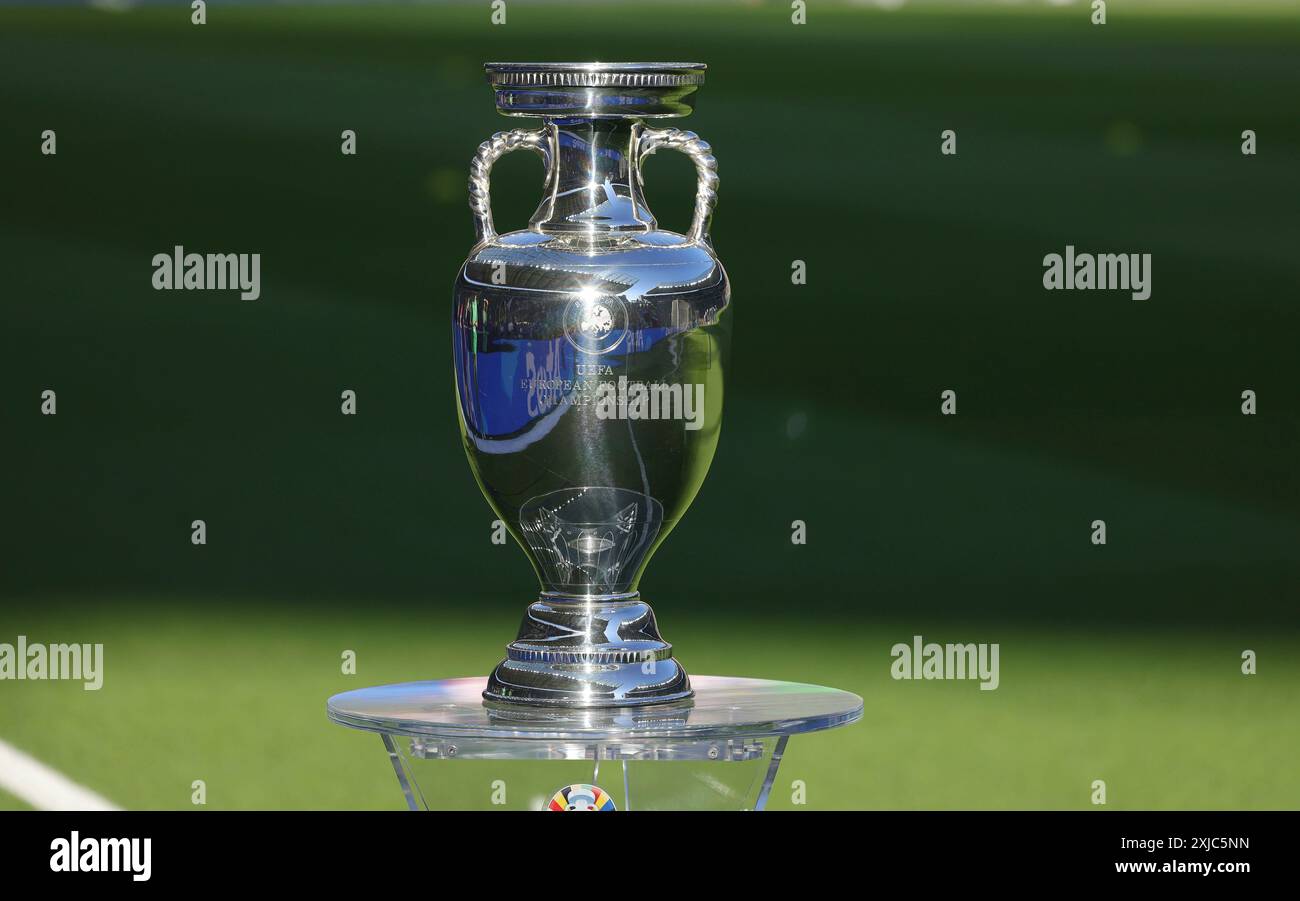 Uefa henri delaunay trophy hi-res stock photography and images - Alamy