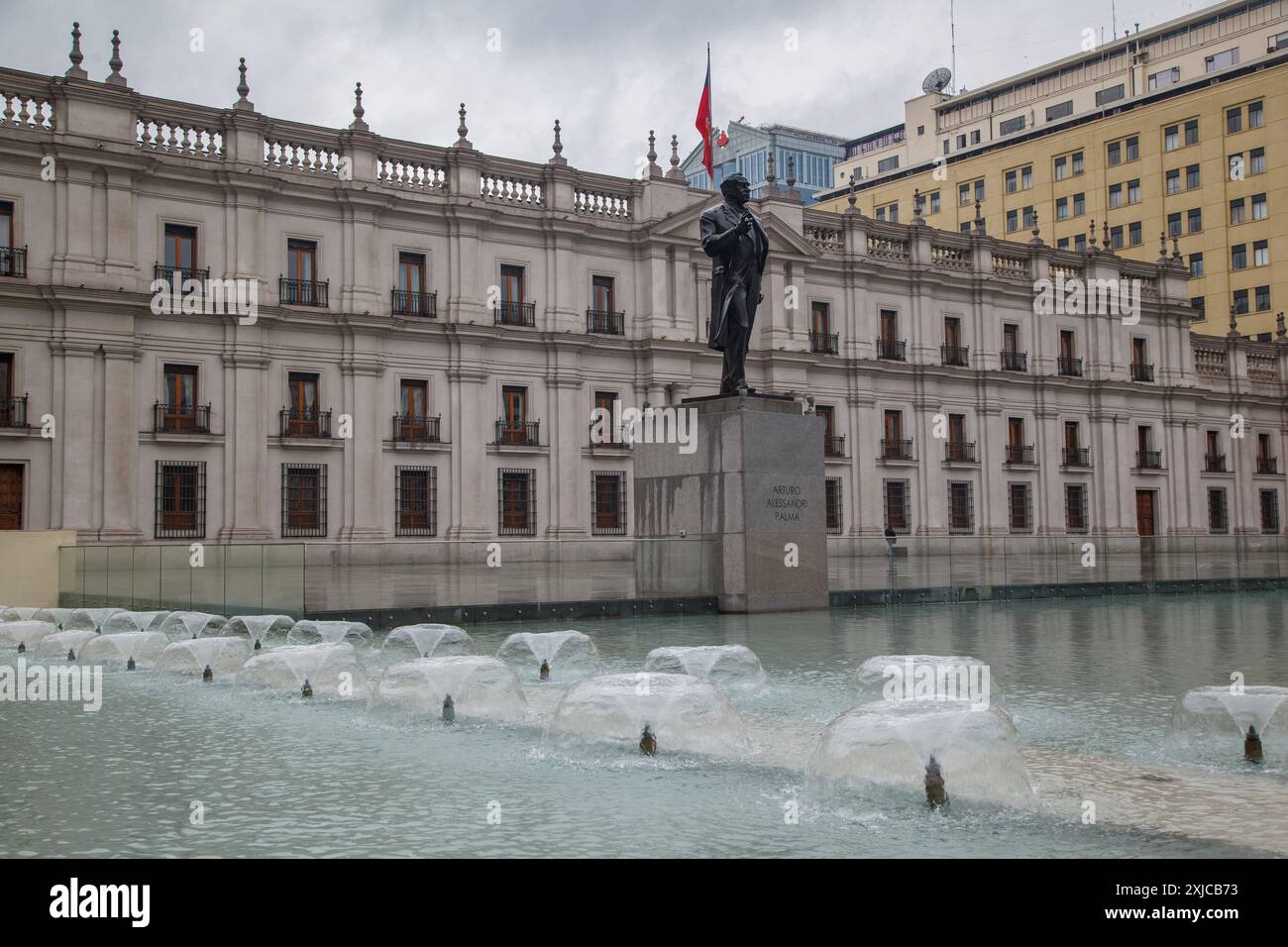 The facade of the famous Palacio de La Moneda in downtown Santiago de ...