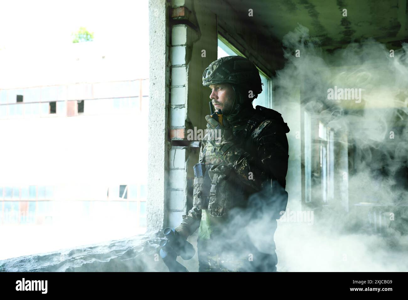 Soldier using radio hi-res stock photography and images - Alamy