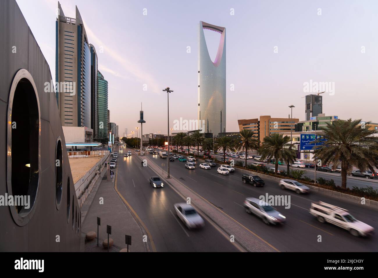 Riyadh, Saudi Arabia: Traffic rushes along the King Fadh road with the ...