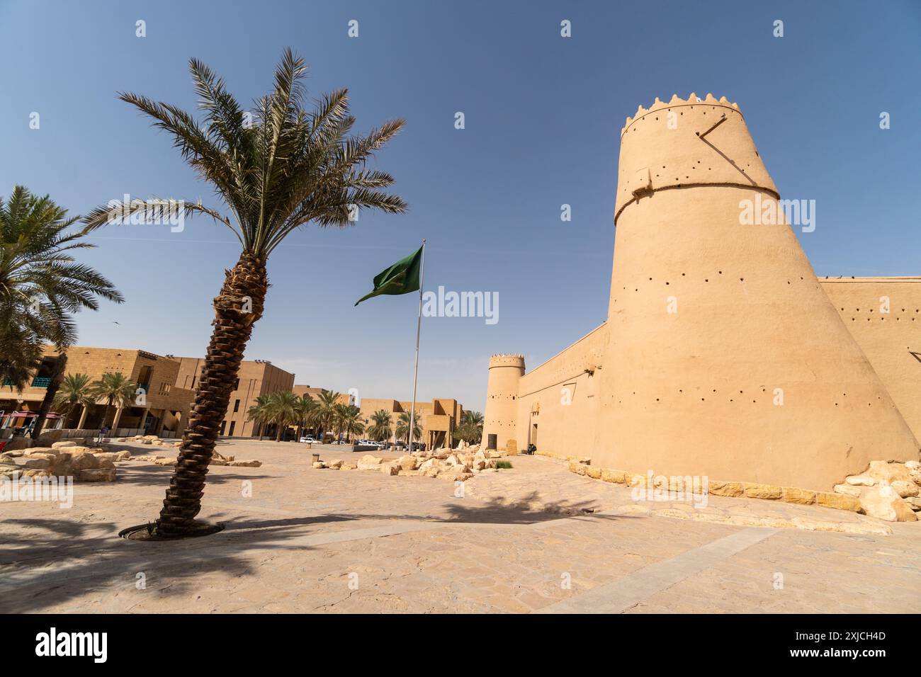 Riyadh, Saudi Arabia: Saudi national flag flies above the famous Masmak ...