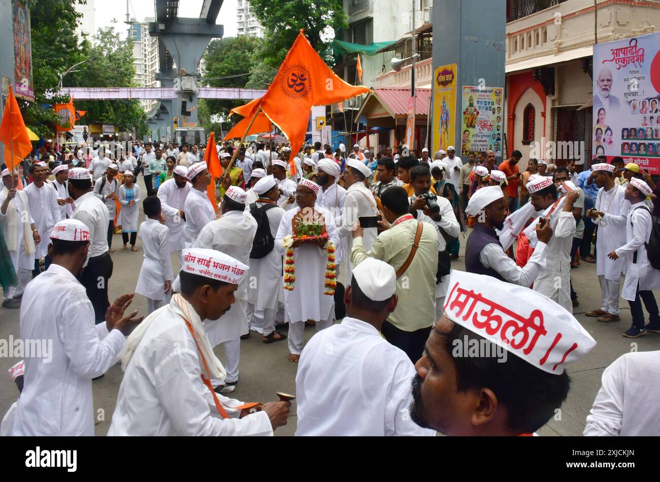 India. 17th July, 2024. MUMBAI, INDIA - JULY 17: Hindu devotees ...