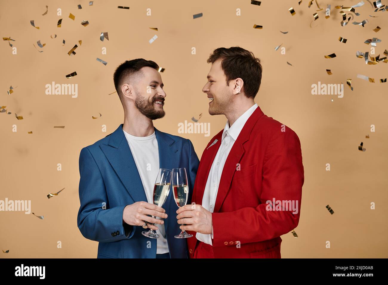 Two elegant wedding champagne hi-res stock photography and images - Alamy
