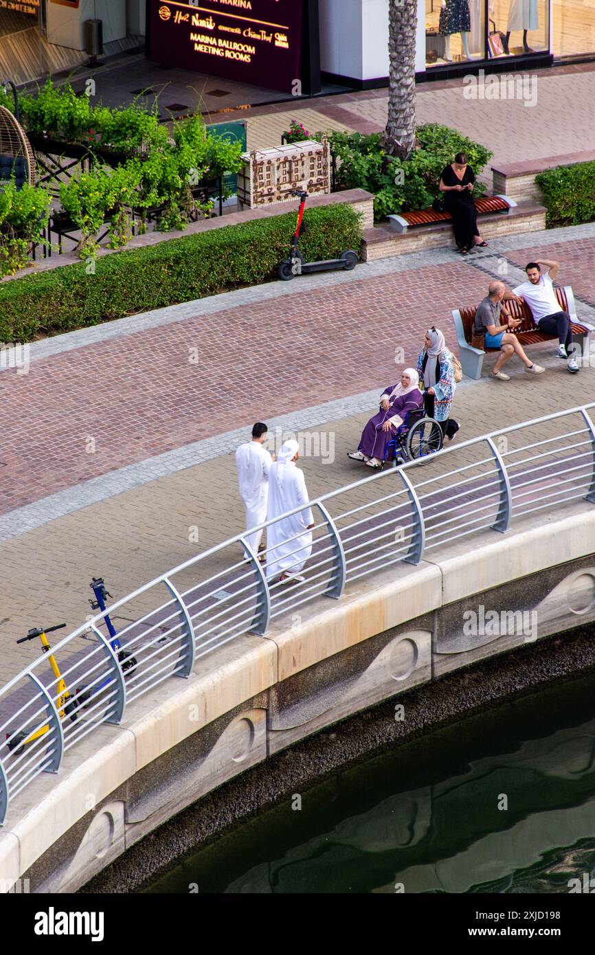 Dubai marina boardwalk united arab hi-res stock photography and images ...
