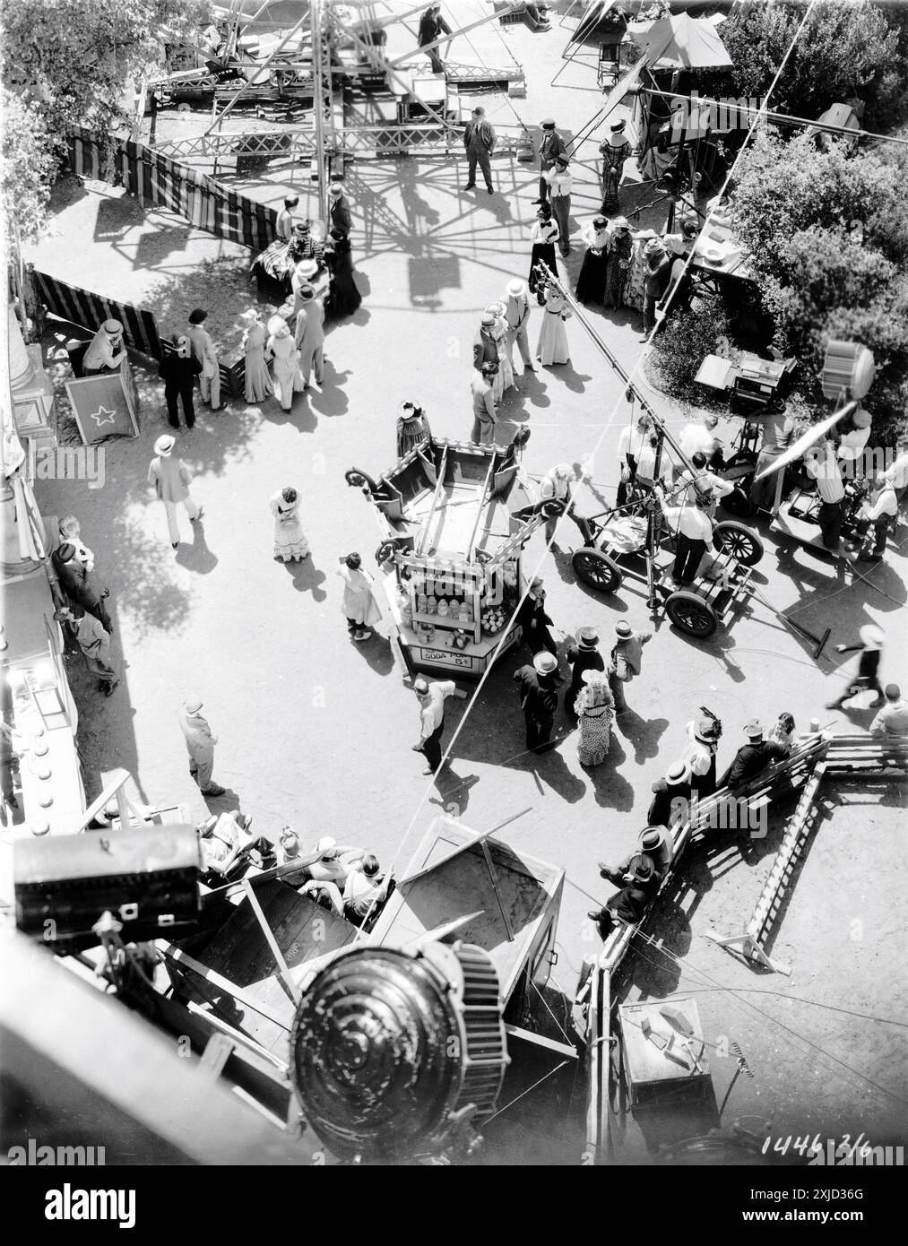GARY COOPER FAY WRAY NEIL HAMILTON and FRANCES FULLER on set location ...