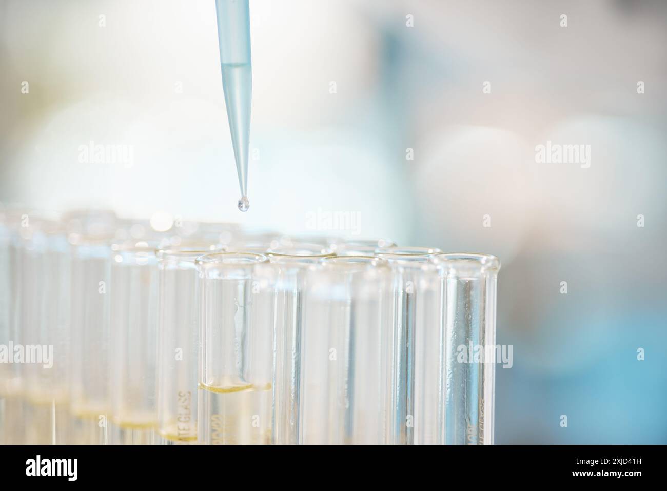 Science laboratory glassware pipette drop hi-res stock photography and ...