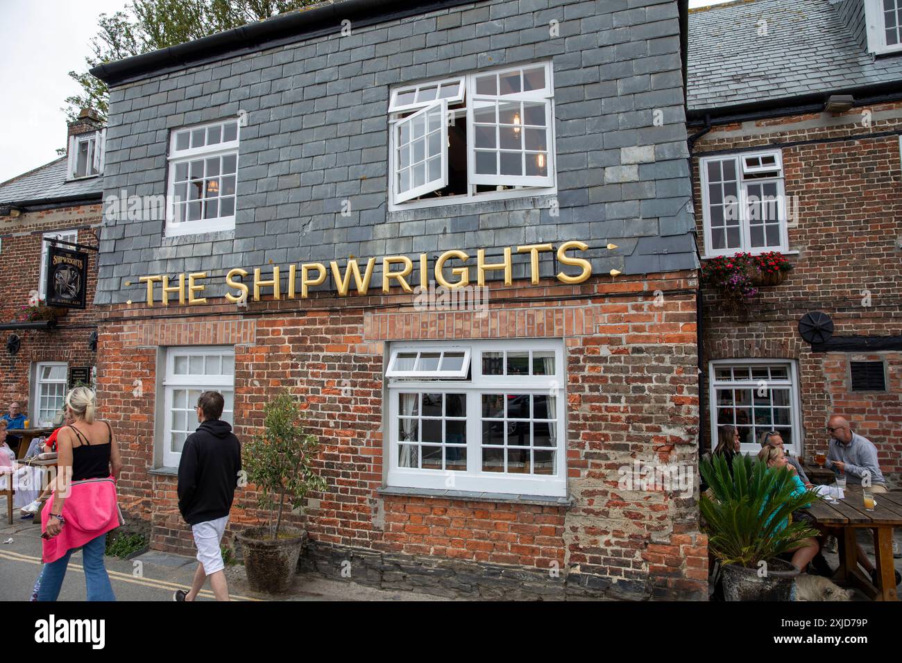 Padstow town centre, quayside pub the Shipwrights serving food and St ...