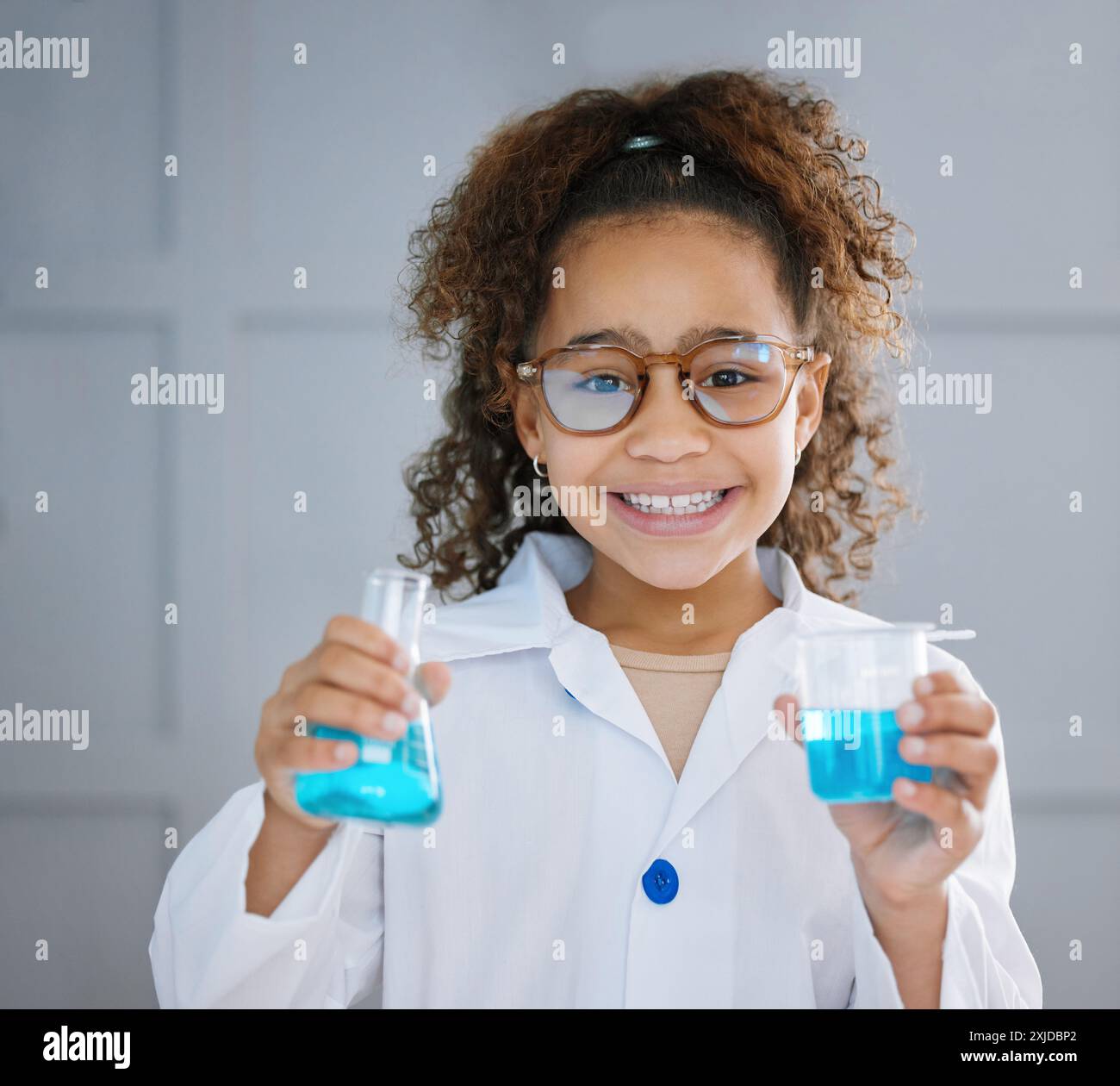 Child scientist looking at beaker hi-res stock photography and images ...